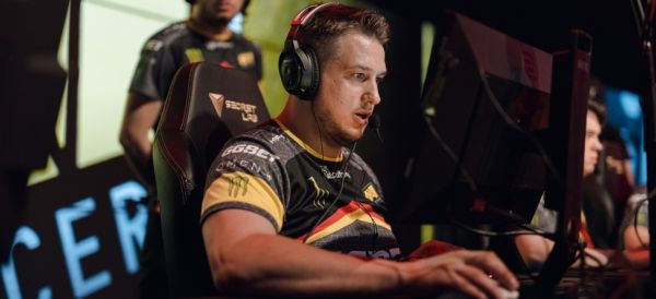 Zeus ends his career as an esports pro