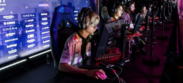 Cloud9 bench TenZ