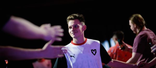 frozen officially completes FaZe roster