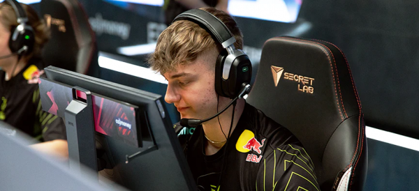 NIP promote maxster from academy to main team