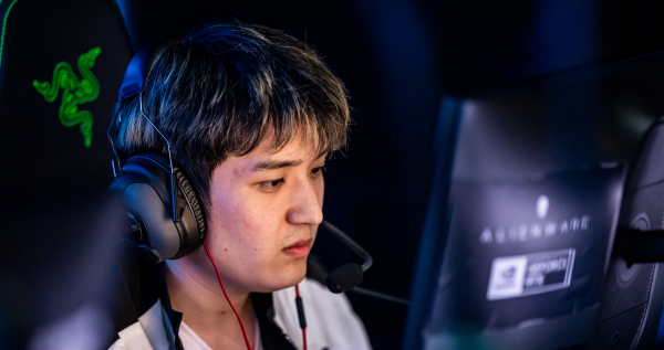 flying signs contract with Lynn Vision