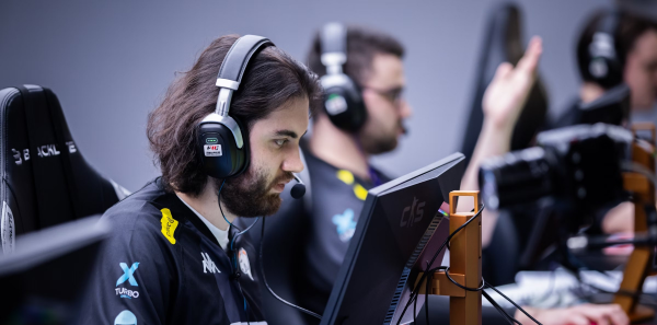 Virtus.pro benches Jame
