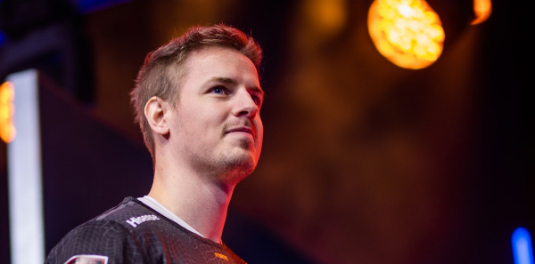 roeJ retires from competing