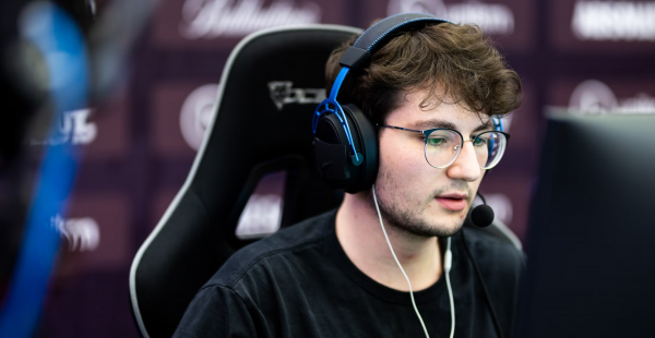 Nouns signs fifth player