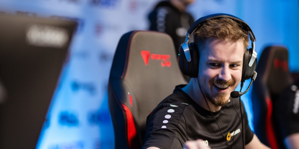 roeJ shares how much he earned from stickers at CS Majors