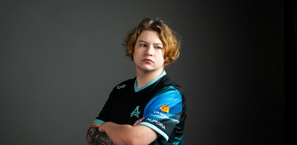 Aurora puts its entire roster on bench