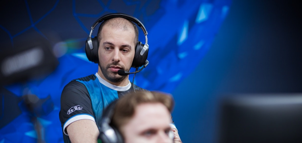 ash extends his contract with GamerLegion