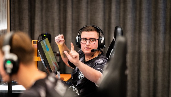 Preasy signs niko
